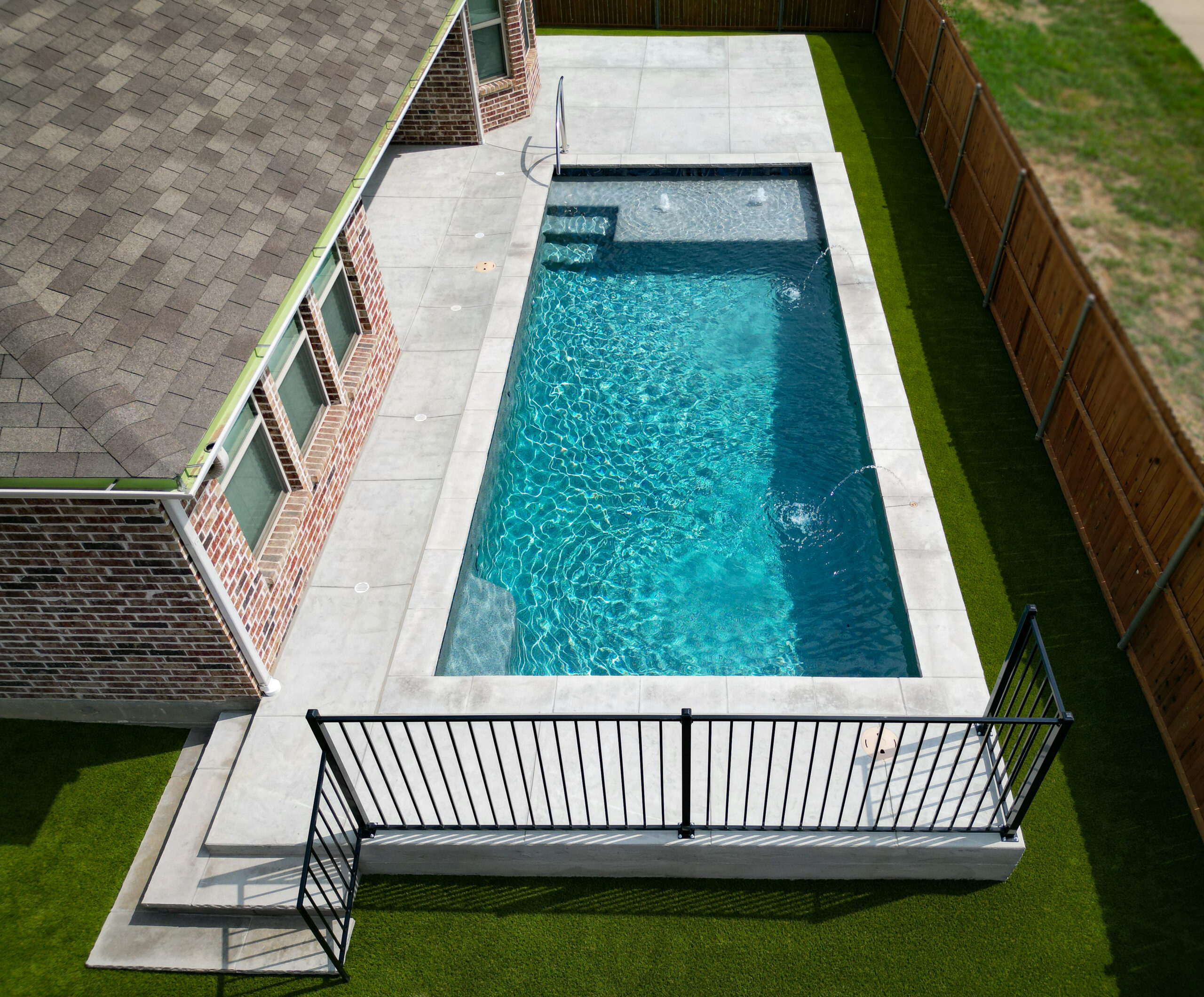 A Well-Designed Pool Deck Should Not Be Overlooked
