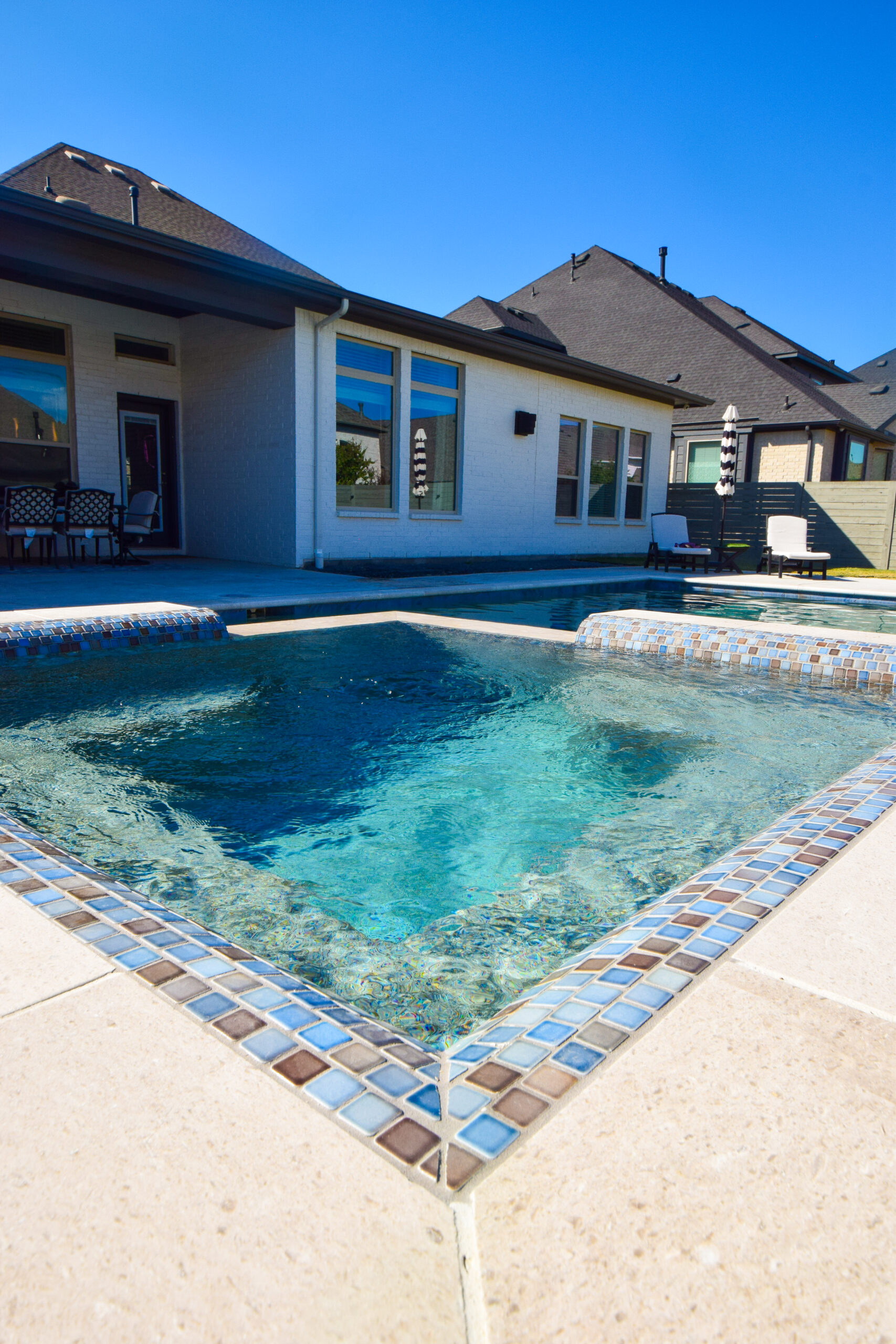 Rolled Neck Spa | Ultimate Hydrotherapy | Emerald Custom Pools